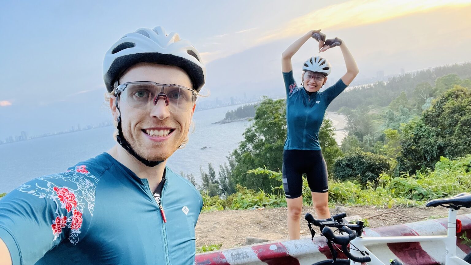 BLUE LUG - Japanese Bike Shop Tour / Custom Bikes & Bikepacking Bags in ...